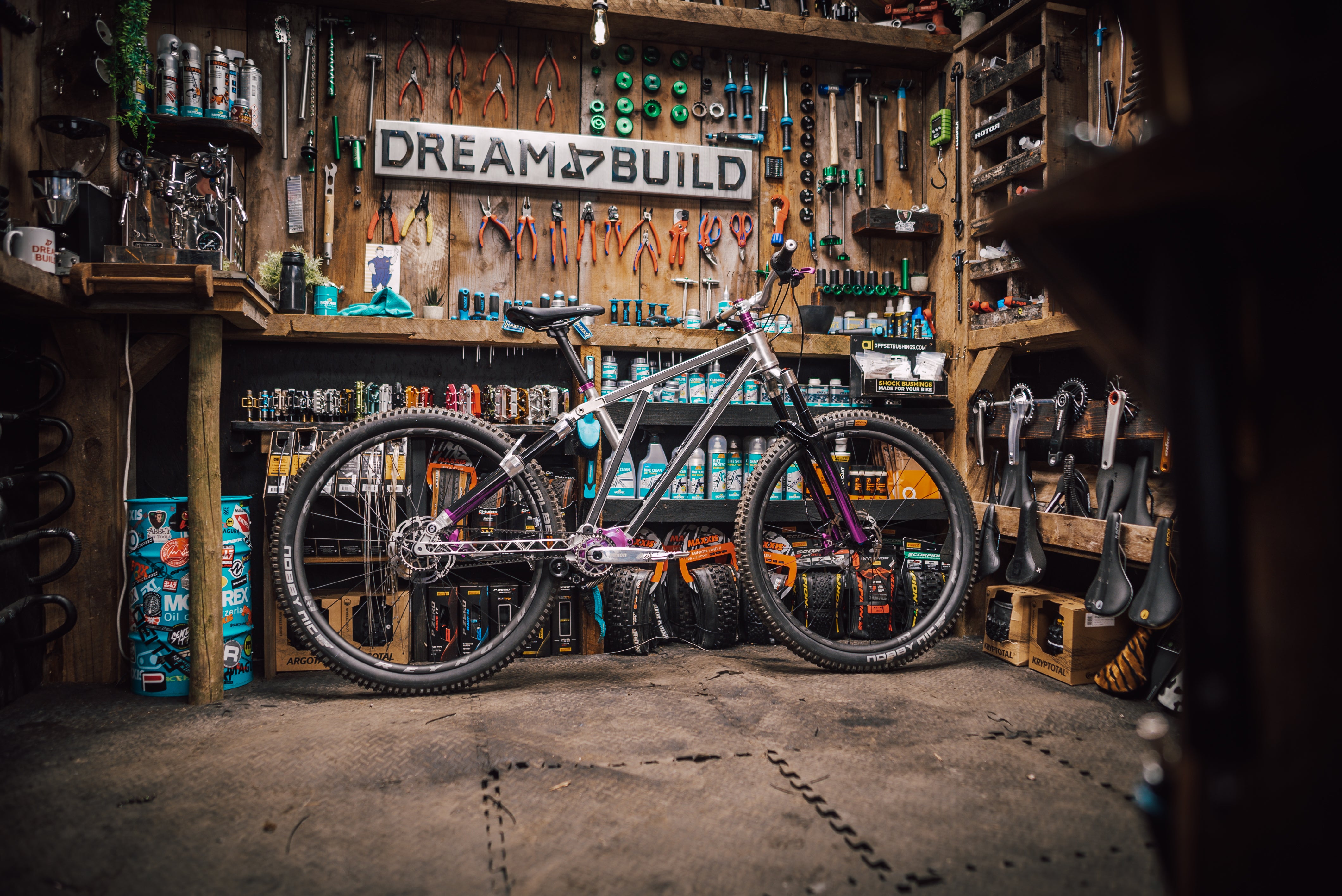 LOOKING BACKWARDS TO SEE FORWARD: MANITOU FS II – Hayes Bicycle